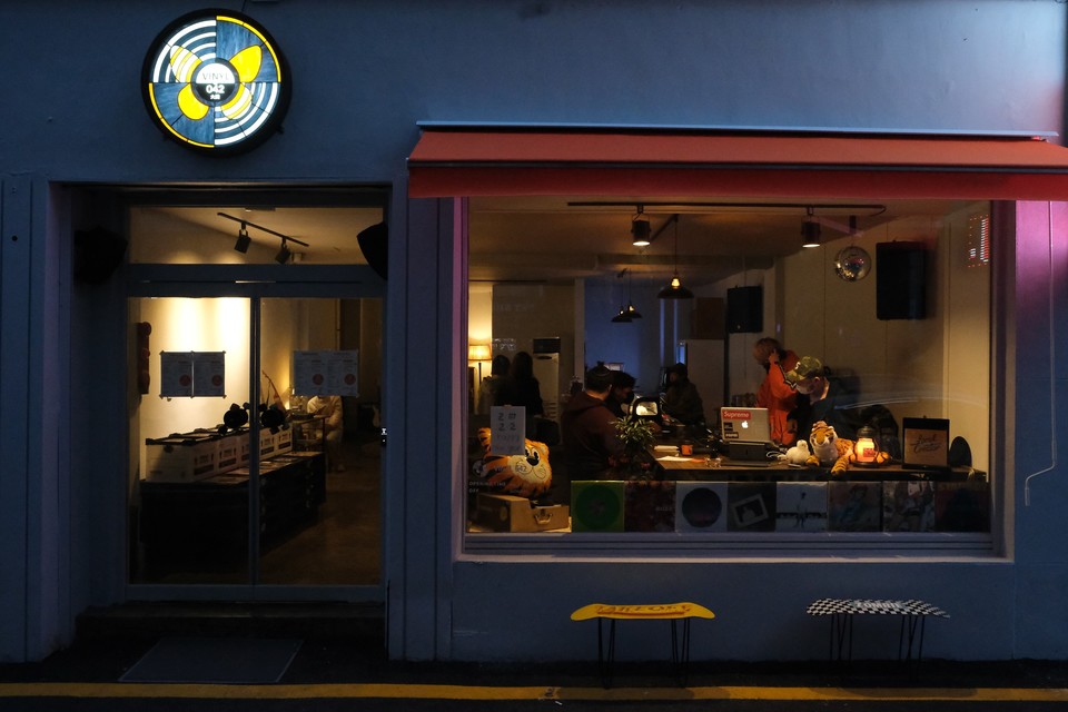 스크래치조차 음악이 되는 레코드의 매력